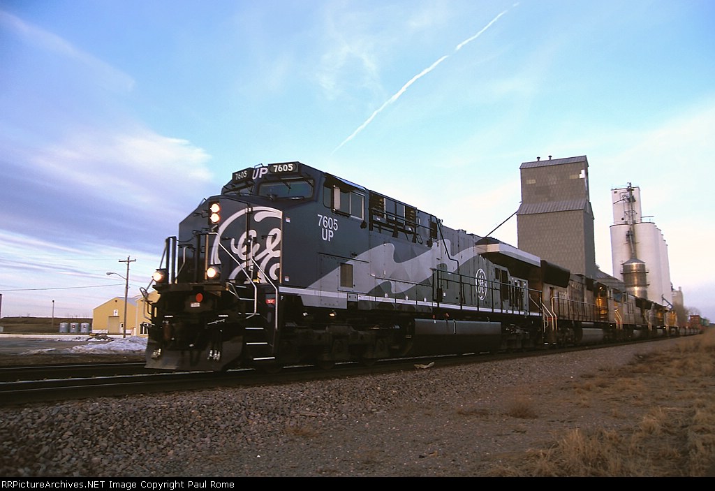 UP 7605 leads the Westbound IG2LB